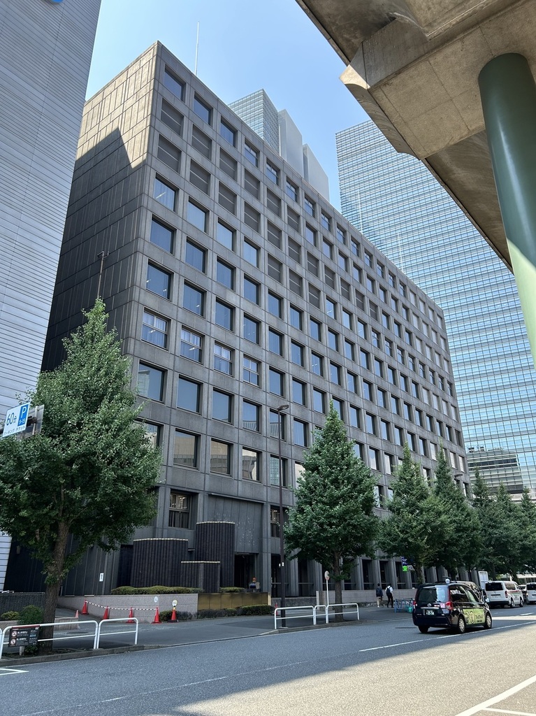 大手町のビル 52: 根なし日乗